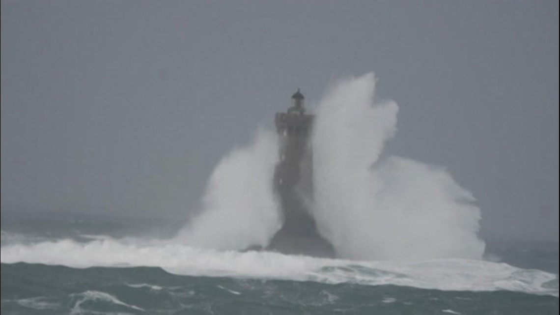 Storm Bella brings huge waves and flooding to UK | wthr.com
