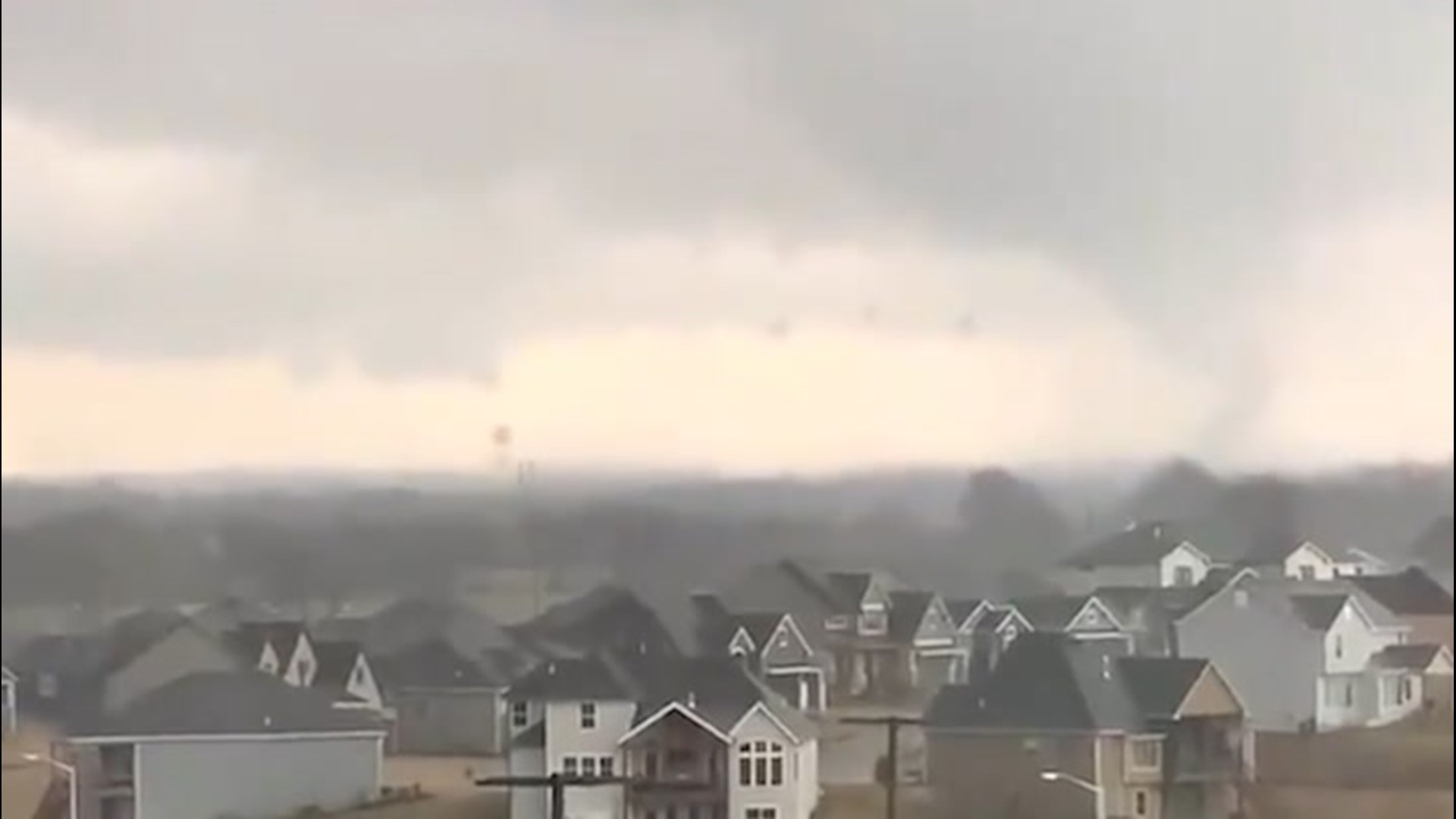 Tornado sirens blare as Kansans look to the sky | wthr.com