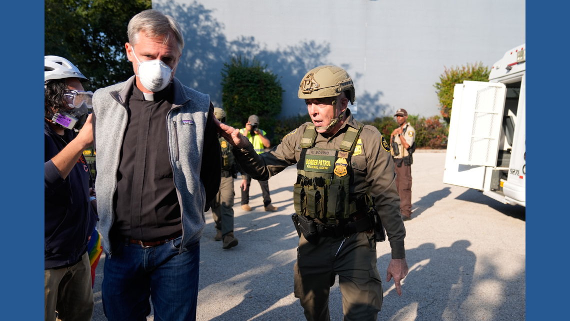 Using helicopters and chemical agents, immigration agents become ...