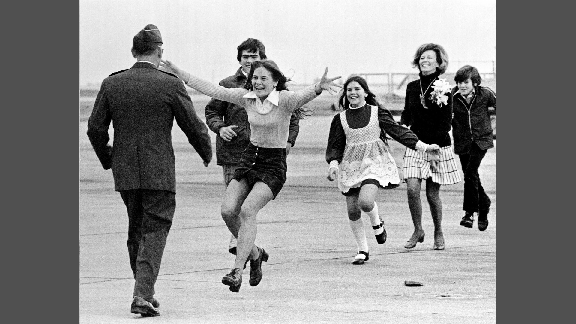 Vietnam War POW Robert Stirm, seen in iconic 'Burst of Joy' photo with ...