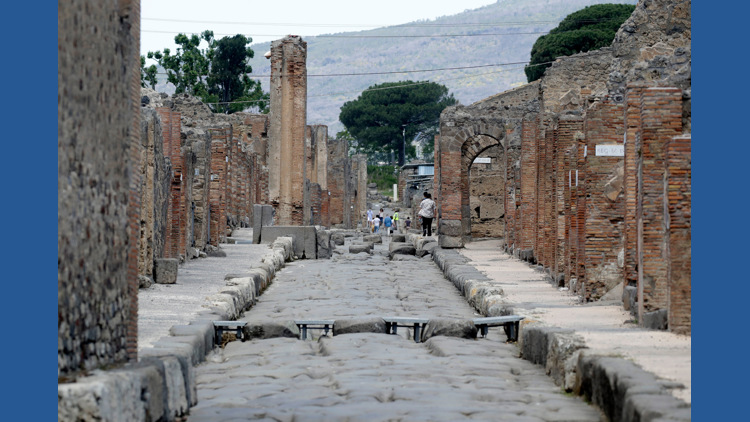 New permanent exhibition shows plaster casts of Pompeii victims frozen ...