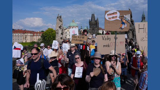 Czech public broadcasters stage warning strike over government plan to ...