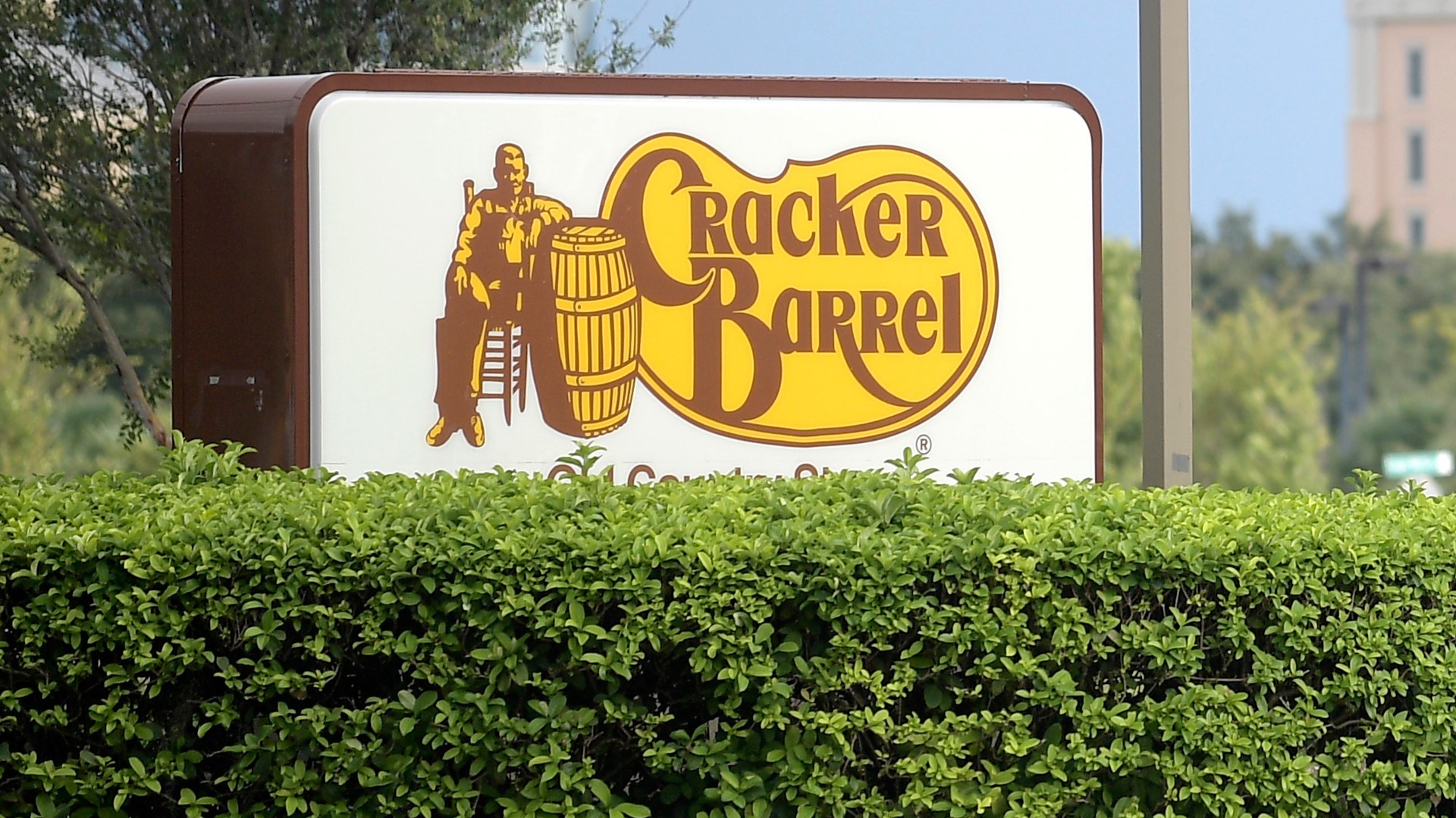 Cracker Barrel acknowledges logo change backlash, says traditions remain intact | fox61.com