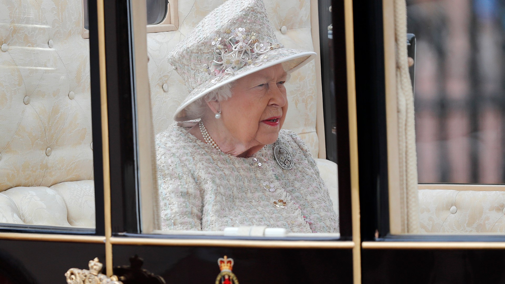 Queen Elizabeth II's nephew, the Earl of Snowden, to divorce from wife ...