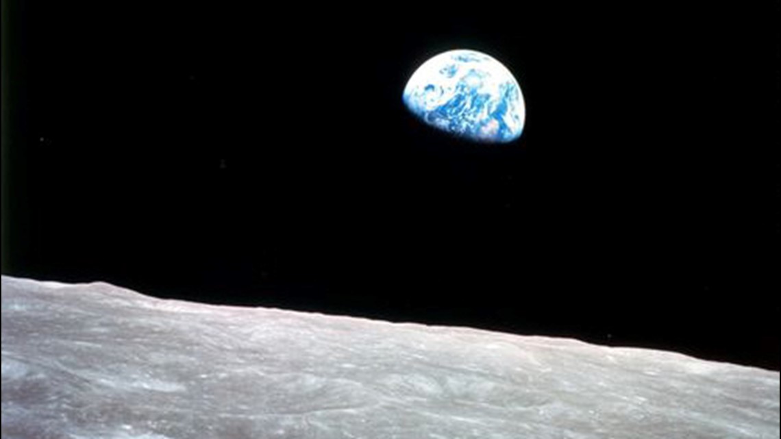 SpaceX moon flight to take 8 civilians, paid for by entrepreneur | wnep.com