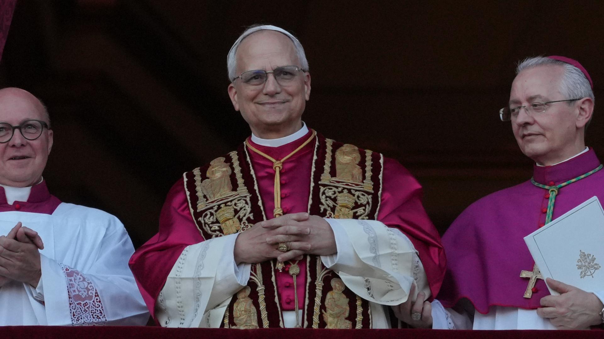 Papal conclave updates: New pope elected as white smoke pours from ...