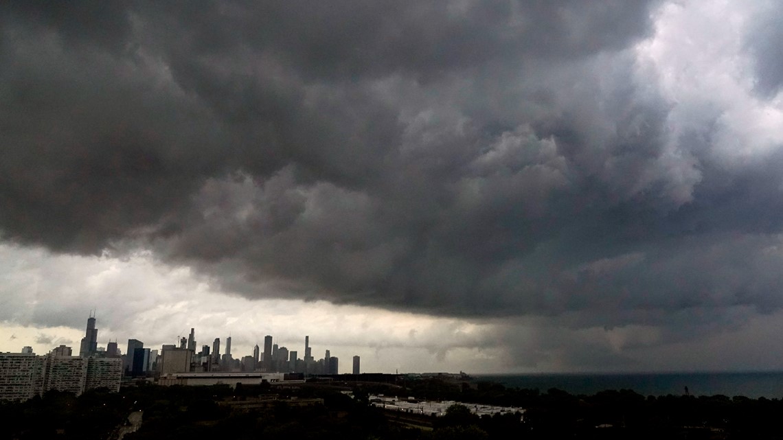 Tornado touches down near Chicago O'Hare airport | 10tv.com
