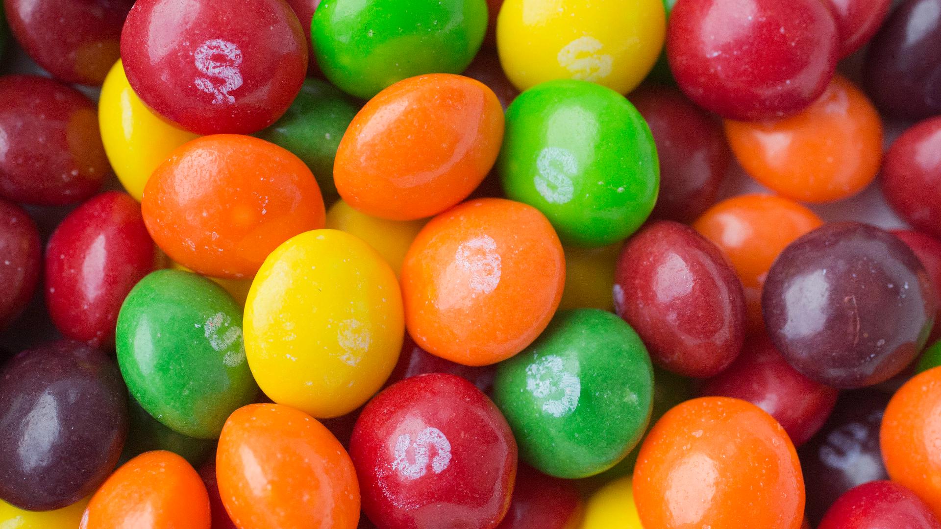 M&Ms and Skittles will have options without artificial dyes starting in ...