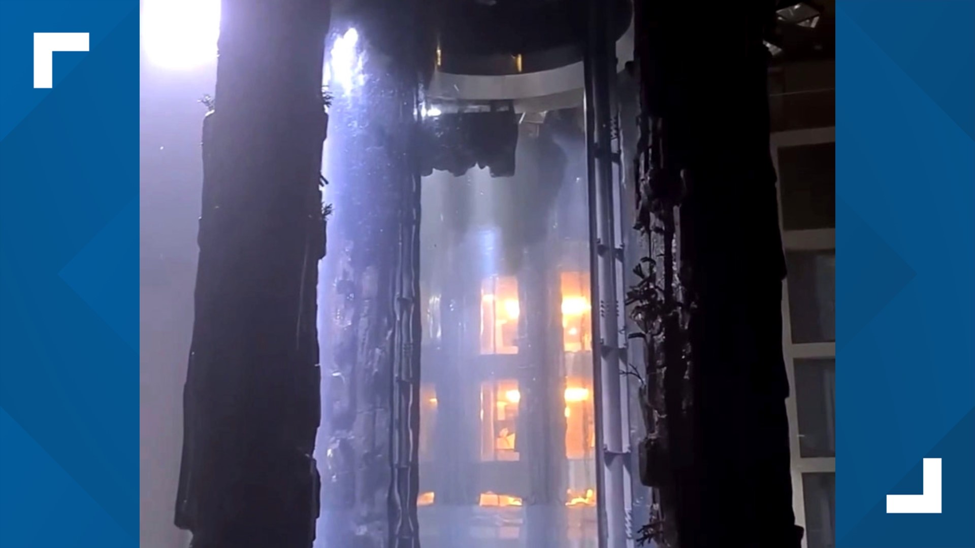 AquaDom aquarium, world's largest, bursts in Berlin | wthr.com