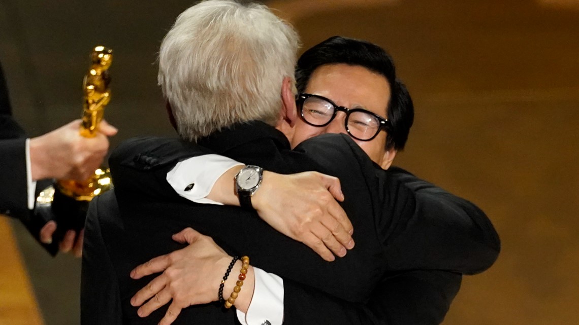 Harrison Ford, Ke Huy Quan hug at Oscars best picture win | wnep.com