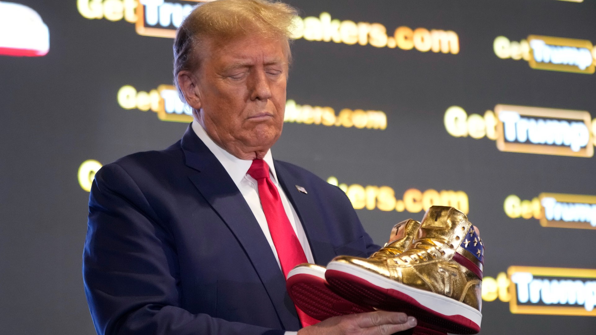 Trump unveils $399 sneaker line at 'Sneaker Con' in Philadelphia | wnep.com