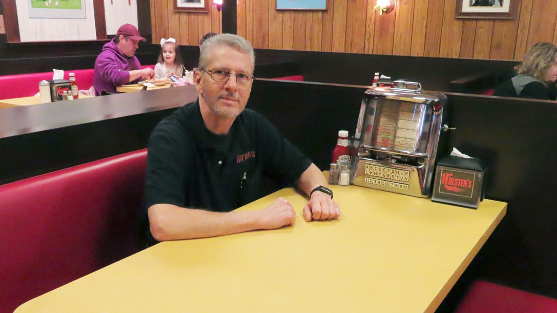 Diner booth from 'The Sopranos' final scene sells for $82K | wqad.com