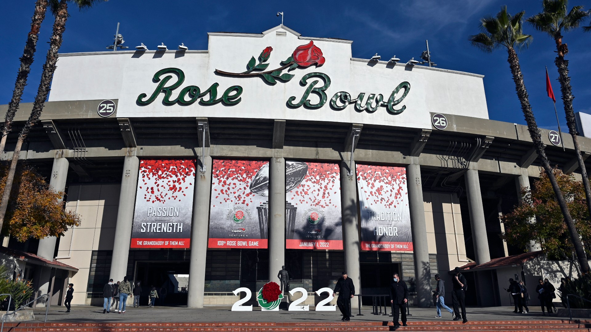 College Football Playoff expansion: 12 teams in 2024 season | fox43.com