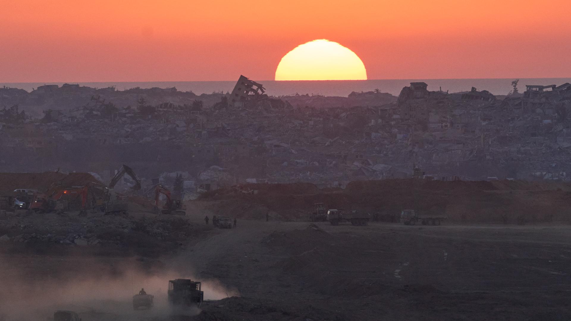 Five Israeli soldiers killed in Gaza attack as ceasefire deal hammered ...