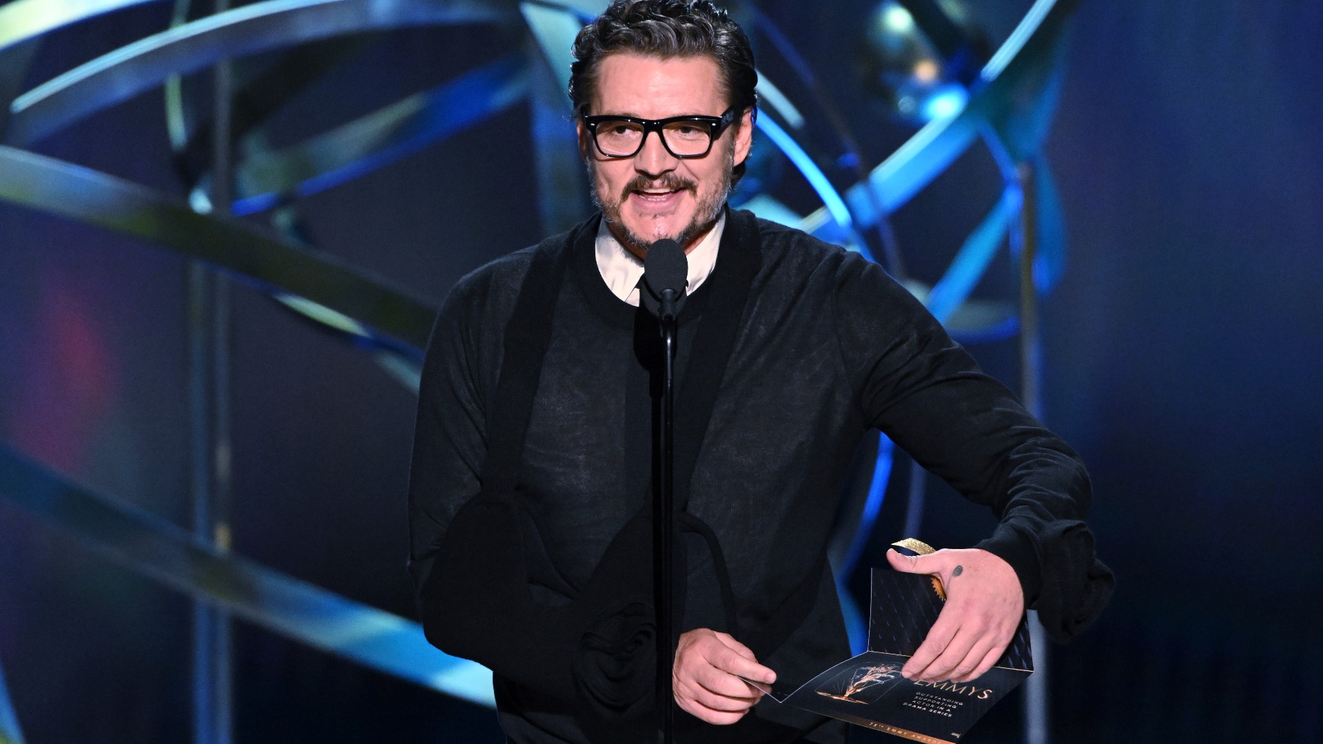 Emmy Awards: Pedro Pascal jokes about shoulder injury | fox43.com