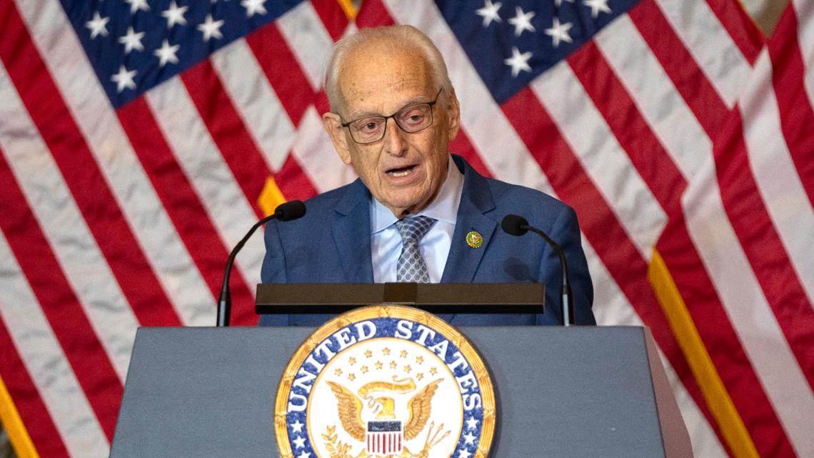 Sitting New Jersey congressman dies at 87 | fox43.com