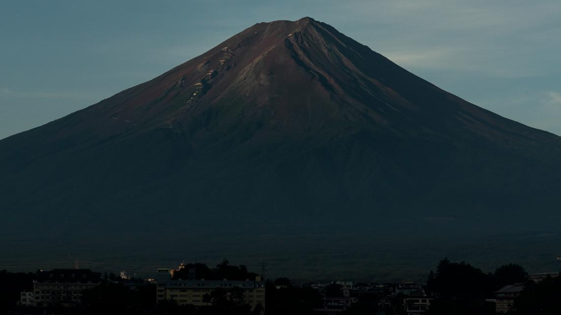 Mount Fuji still snowless in November for first time in 130 years ...