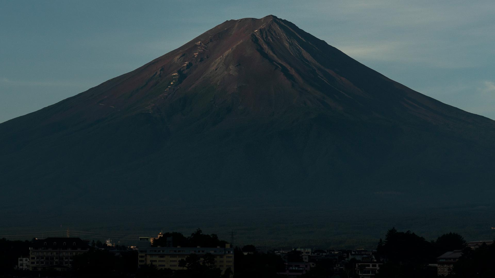 Mount Fuji still snowless in November for first time in 130 years ...