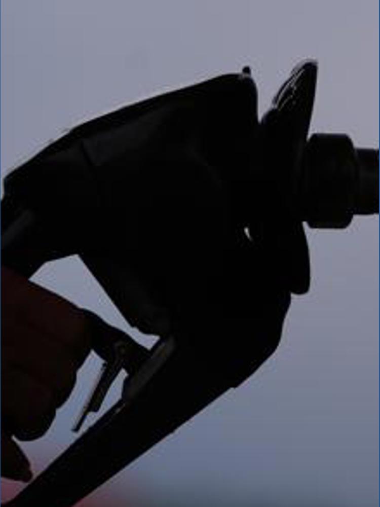 Average gas price in the US creeps closer to $5, despite hopes of peace ...