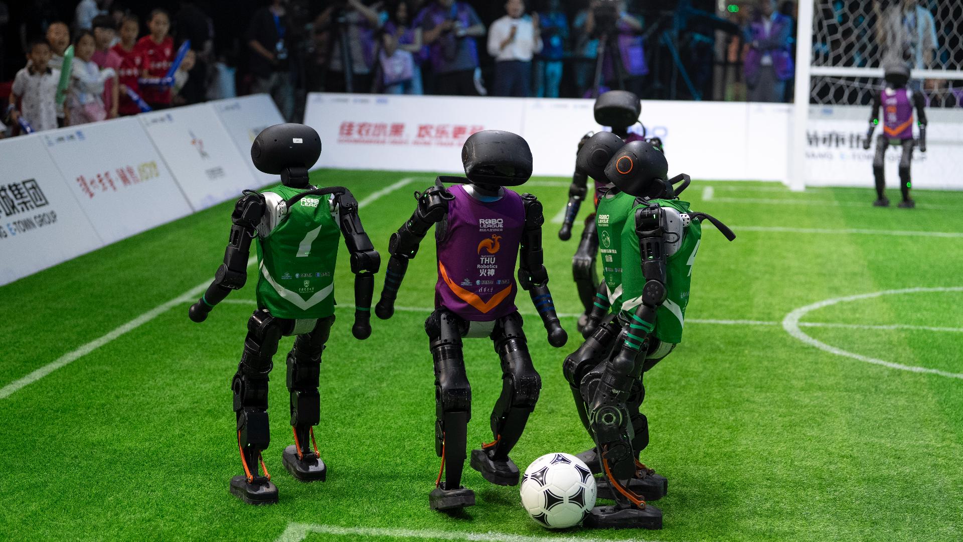 Humanoid robots impress fans with fully autonomous soccer match in Beijing | fox43.com