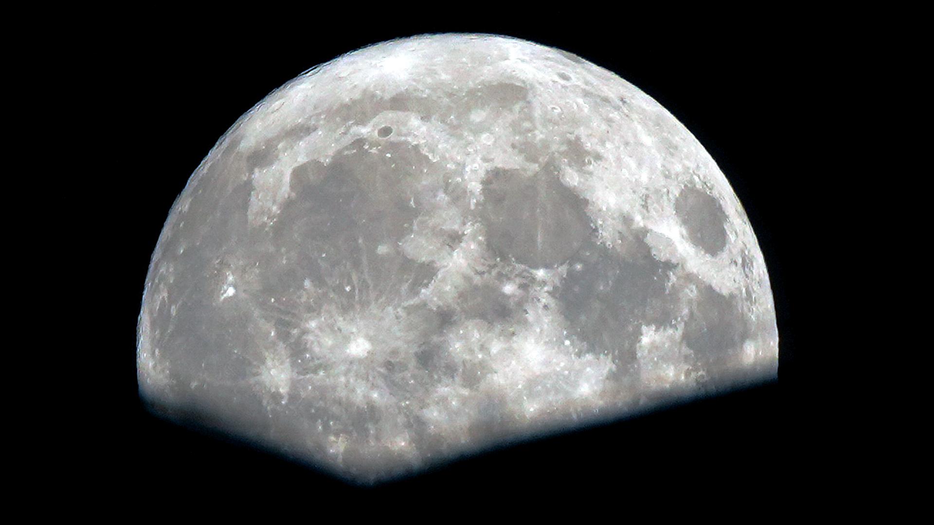 Will the moon be blue tonight? What is a blue supermoon? | localmemphis.com