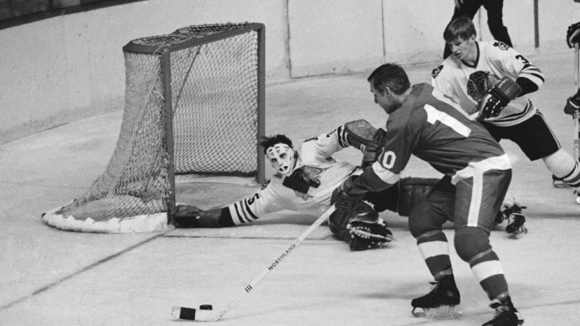 Hockey icon Alex Delvecchio dies at 93 | wqad.com