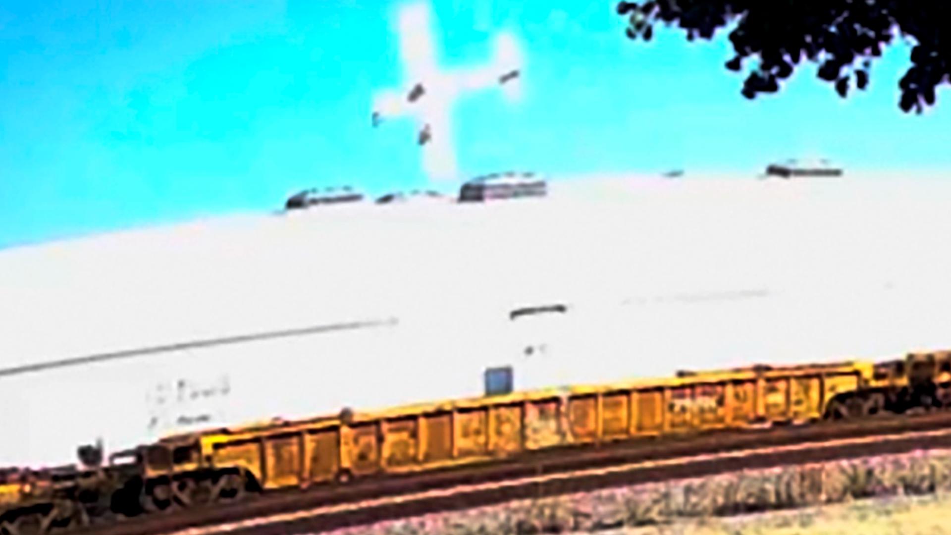 Plane crashes into building in Southern California, 2 dead | fox43.com