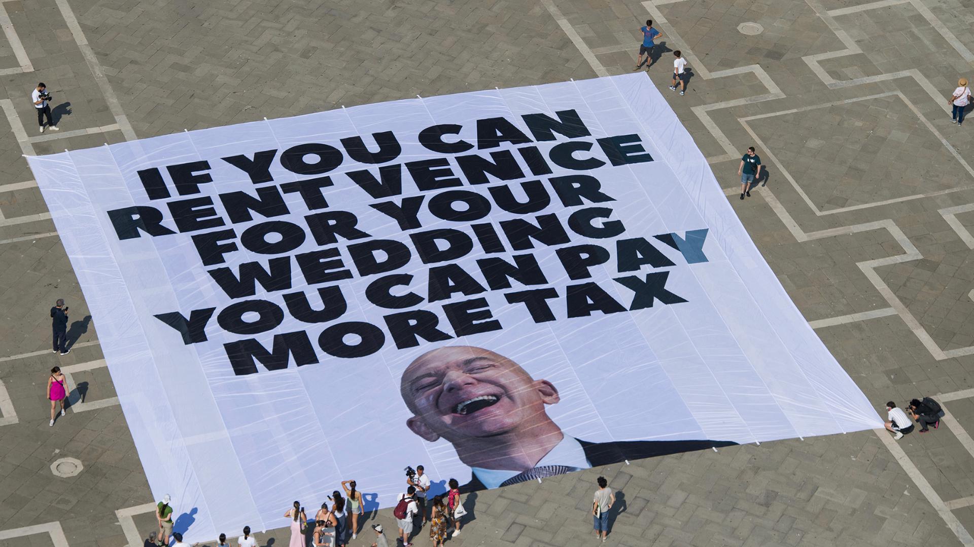 Activists protest Bezos' Venice wedding over income inequality | wthr.com
