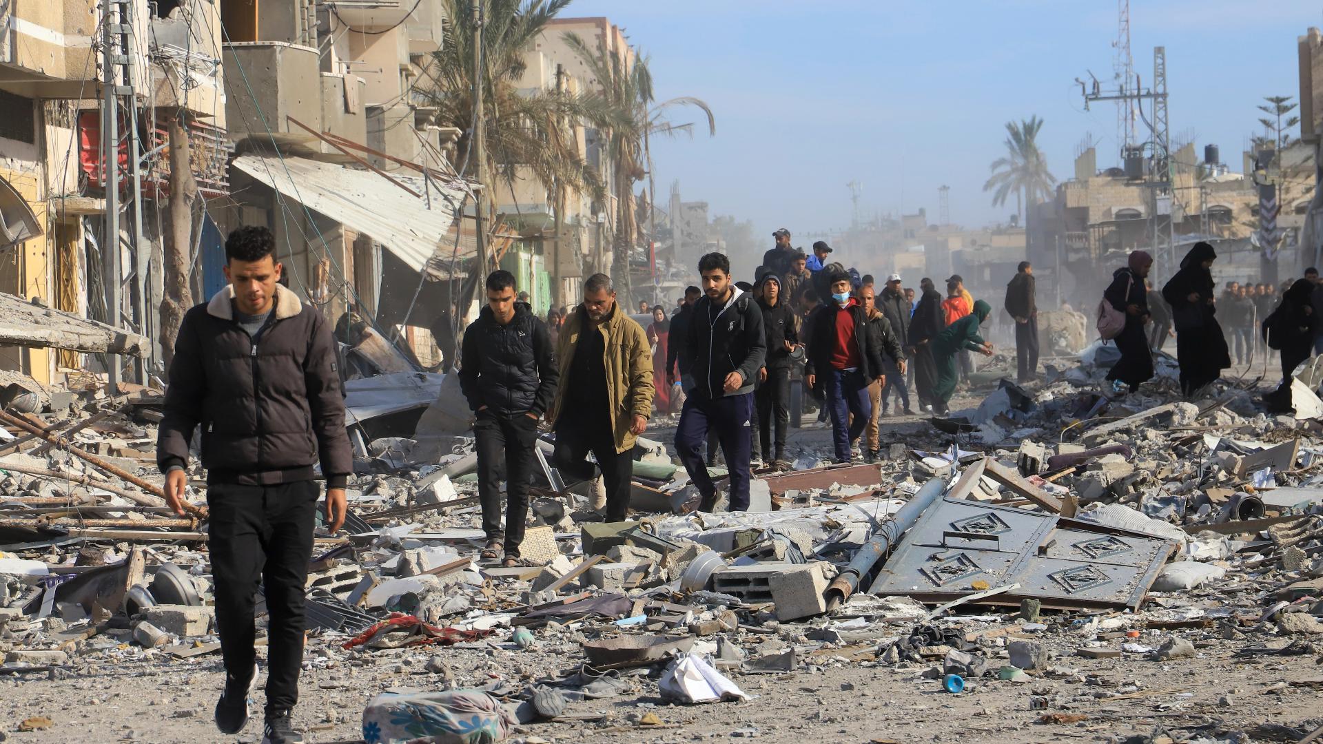 Thousands of Palestinians make their way home in Gaza | wthr.com