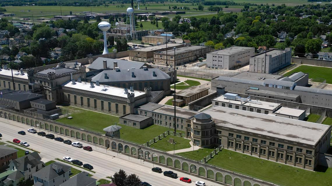 Wisconsin prison warden charged, jailed | wqad.com