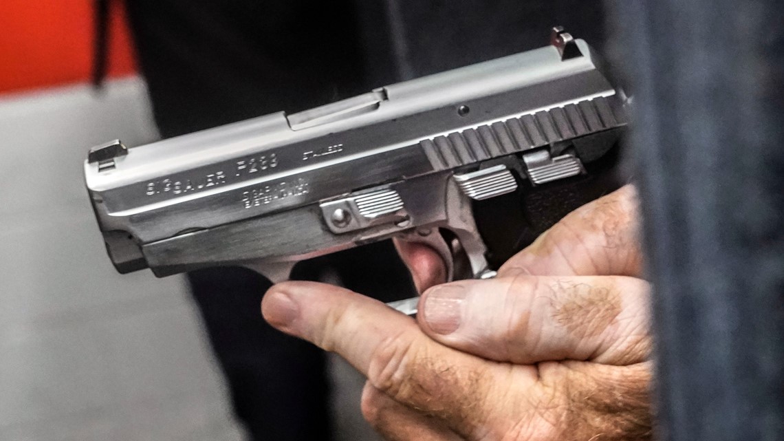 New Pentagon memo allows off-duty troops to carry personal guns on ...