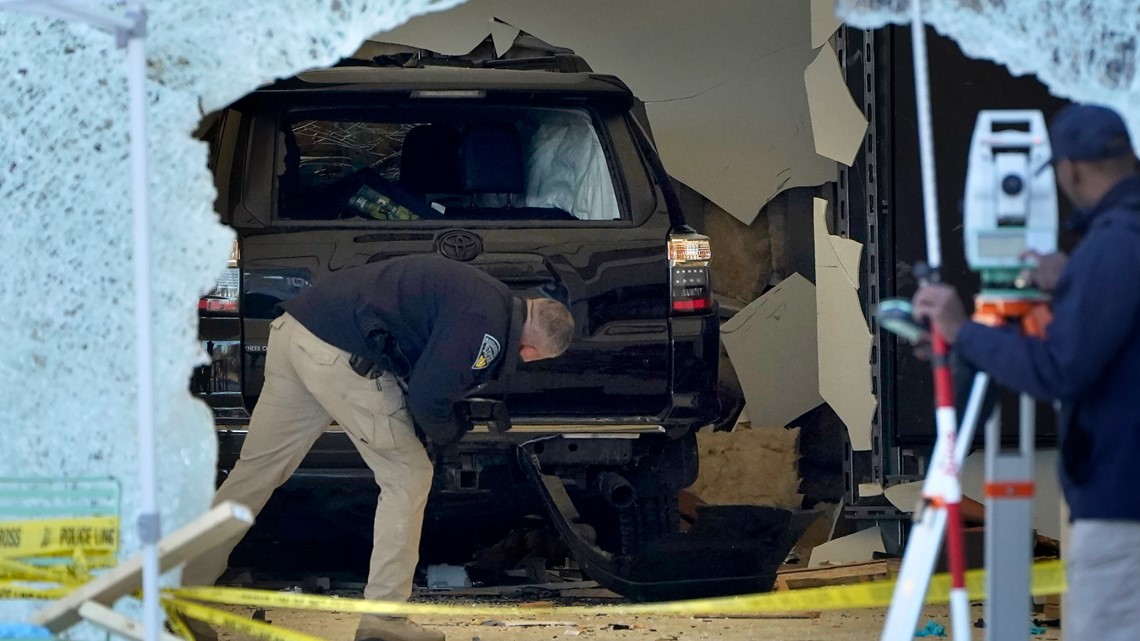 Man charged after deadly Apple store crash | fox43.com