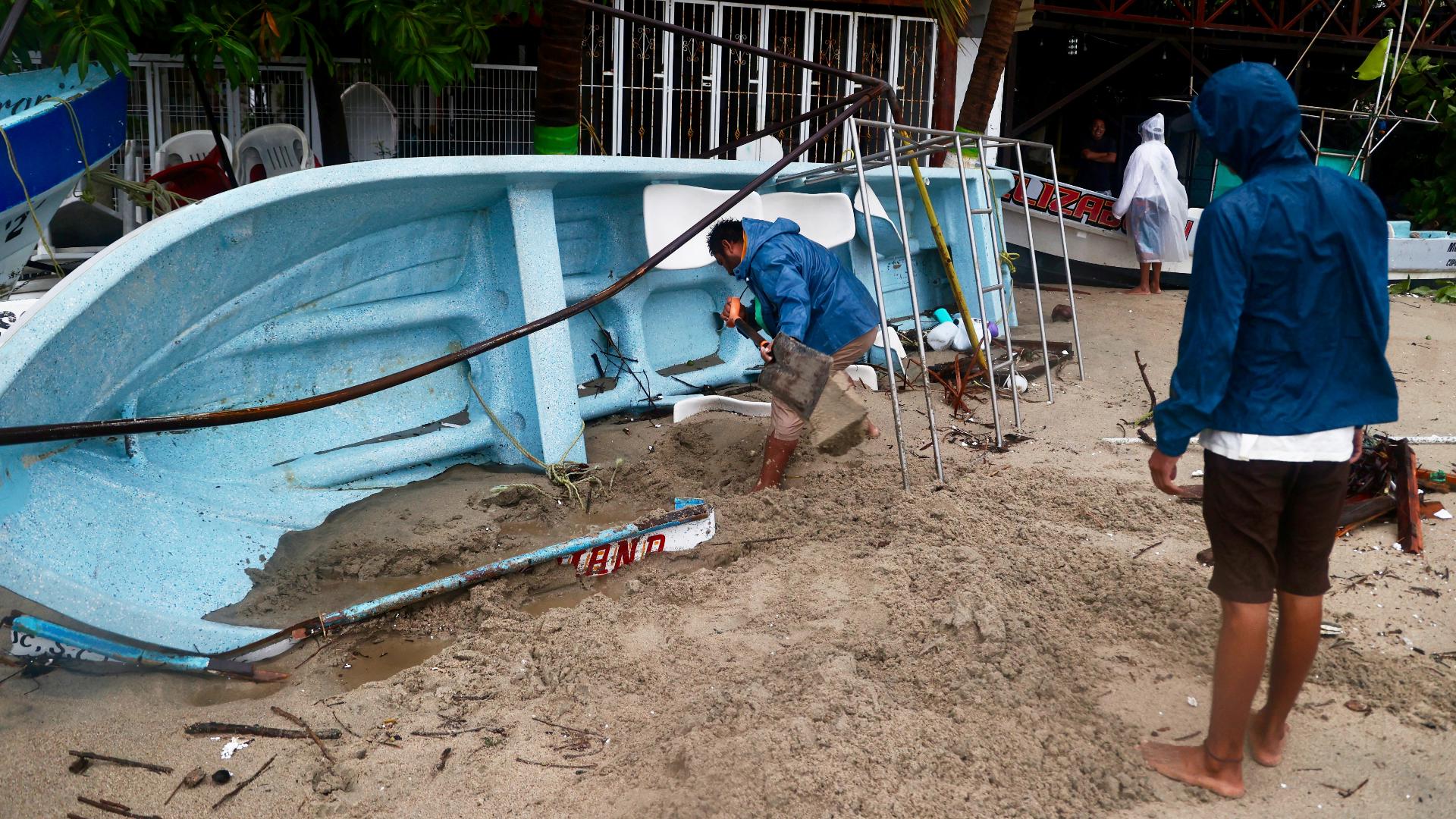 Hurricane Erick weakens after landfall in Mexico as a Category 3 ...