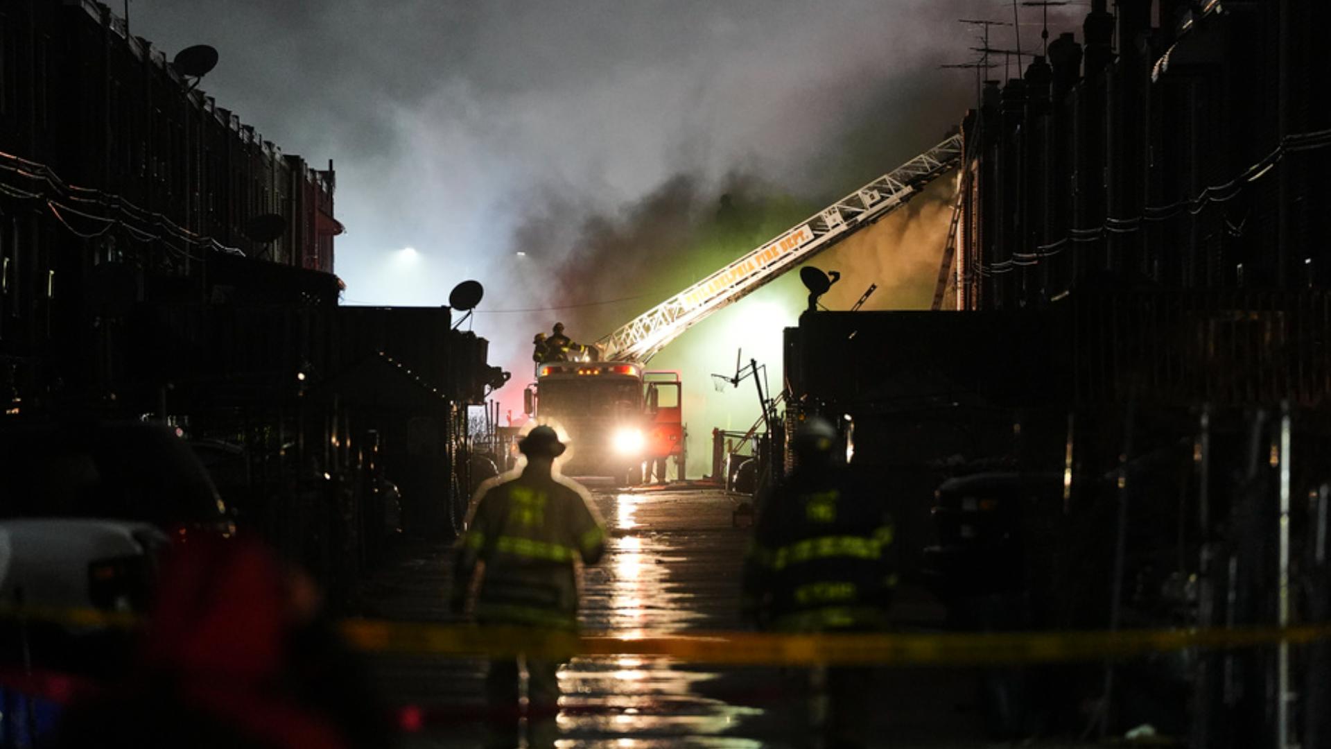 Philadelphia plane crash causes fiery scene, multiple homes ablaze ...