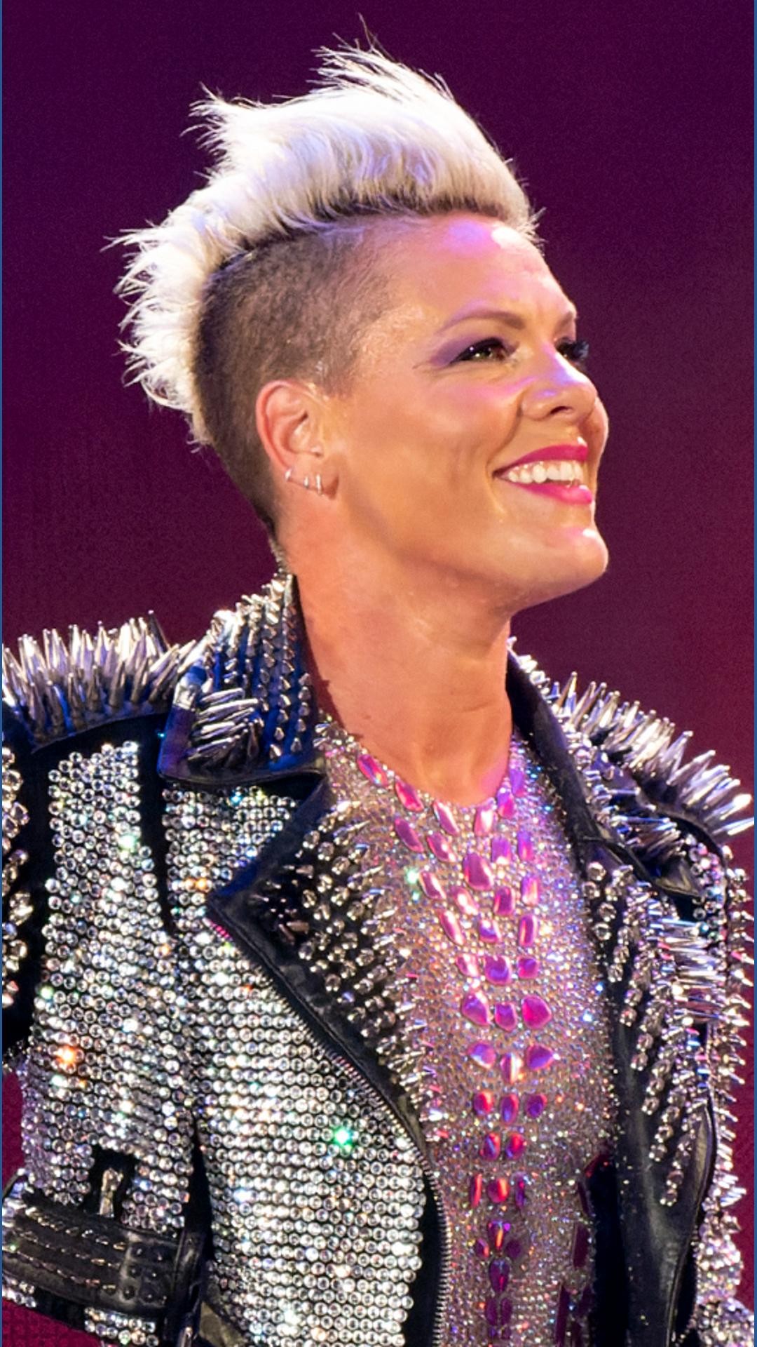 Singer Pink spends New Year's Eve in hospital | weareiowa.com