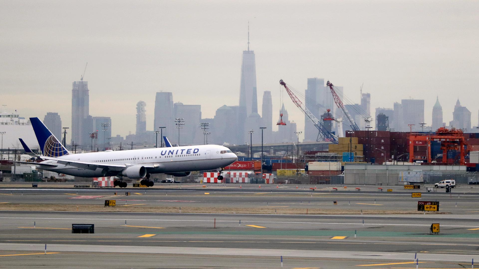 Newark airport delays: United Airlines cuts flights citing ATC shortage ...