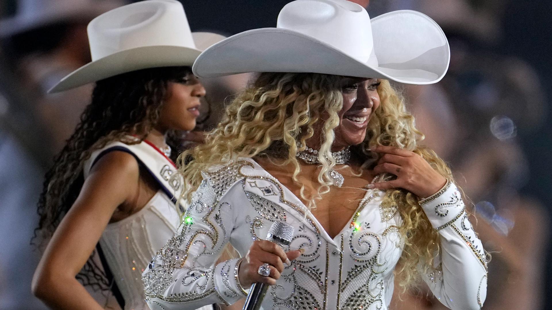 Beyoncé halftime show: Who performed with Beyoncé in Netflix Christmas ...