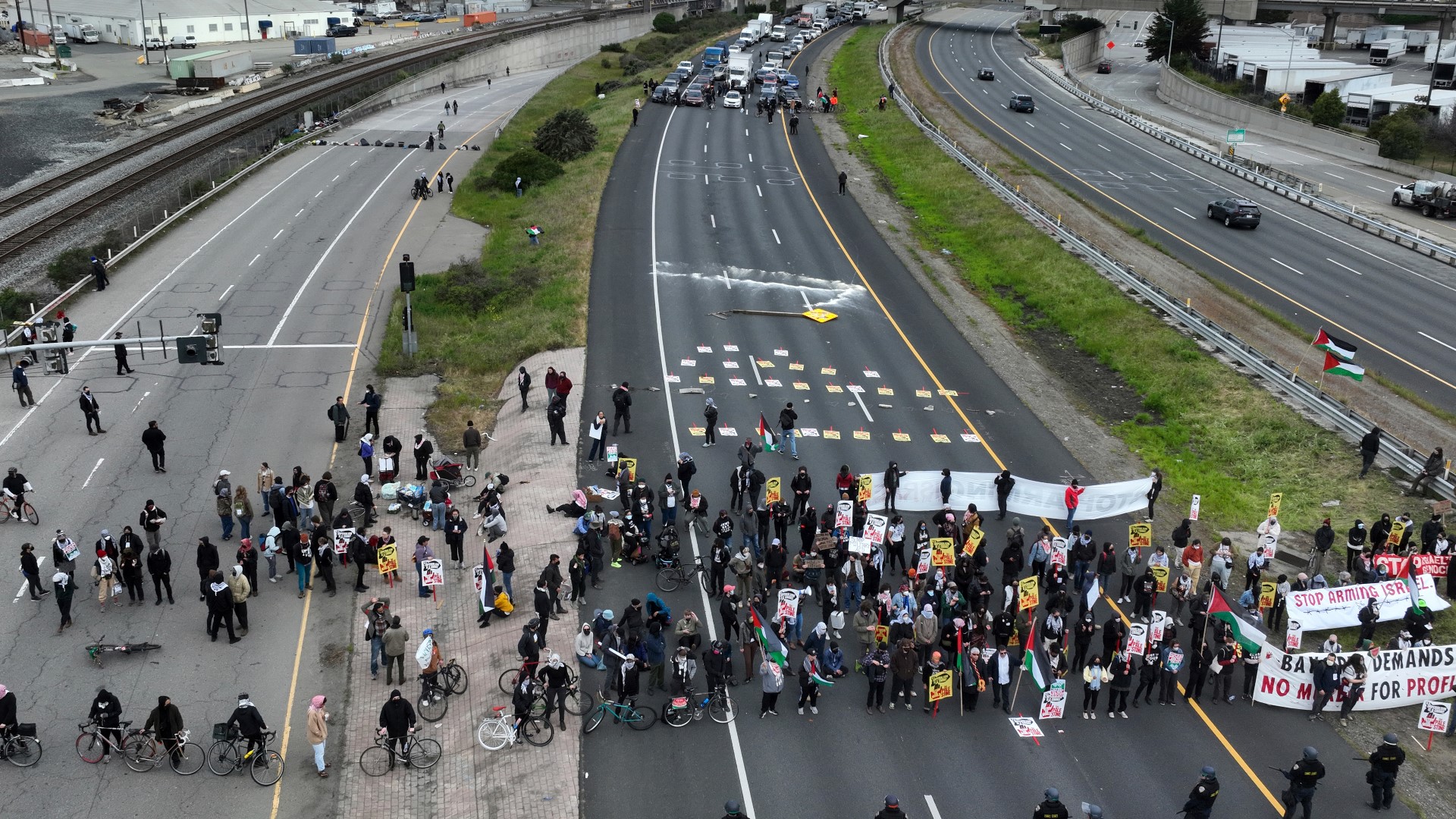 Golden Gate Bridge shut down over pro-Palestinian protest | fox43.com