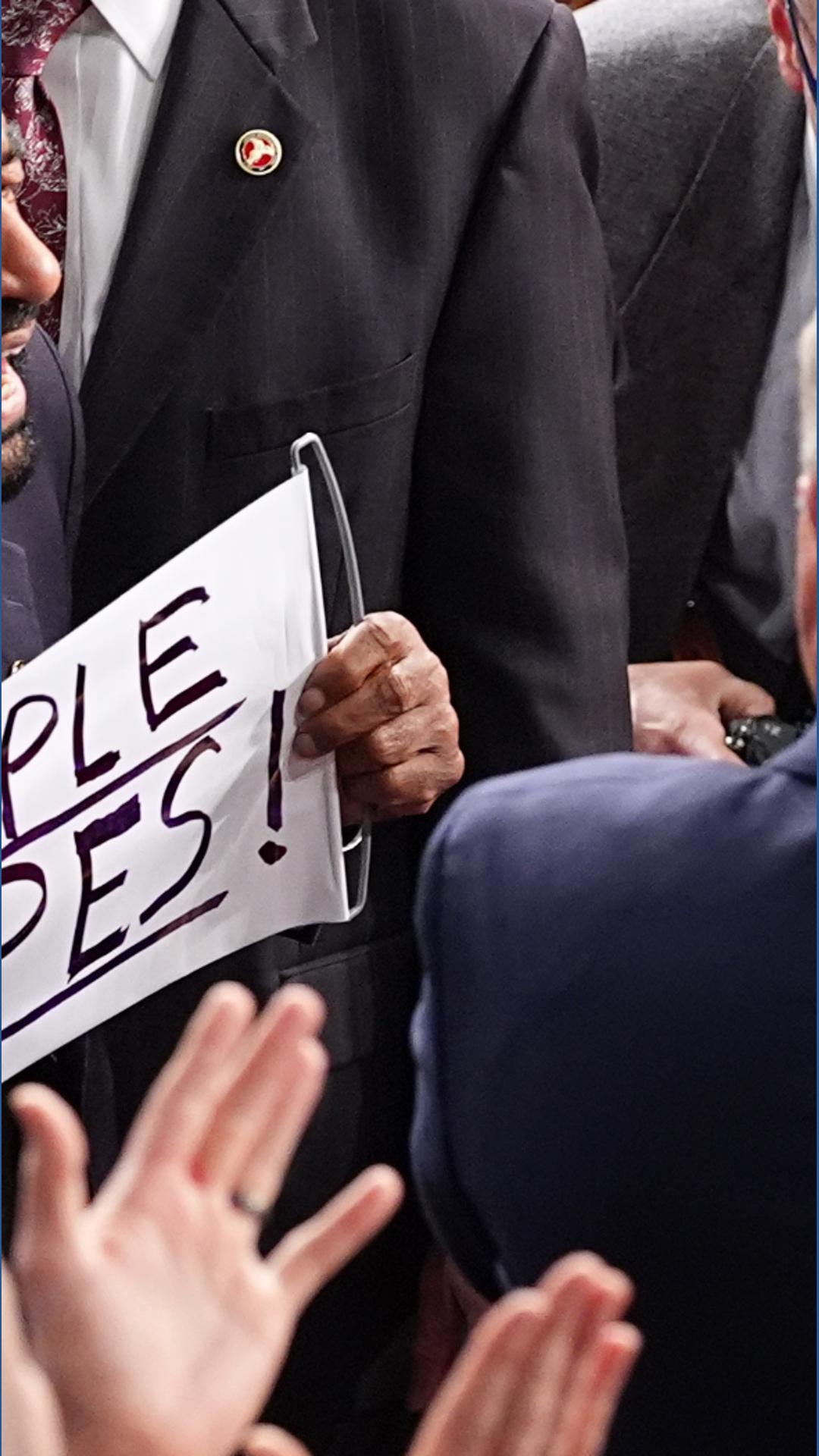Rep. Al Green escorted out of the State of the Union | wqad.com