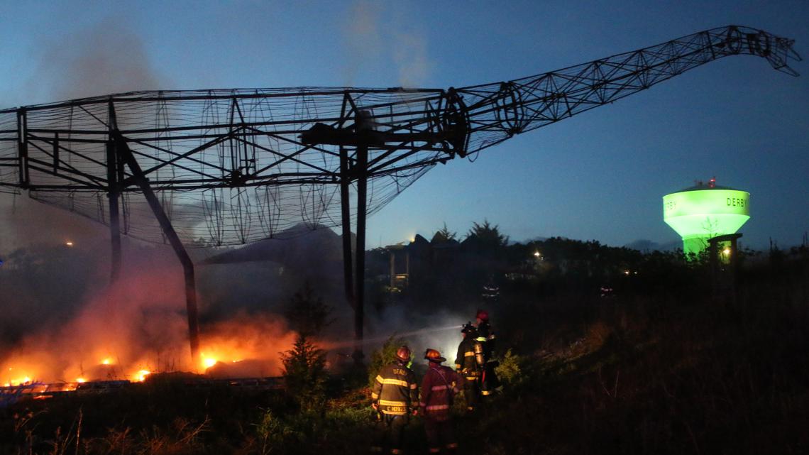 Lightning strikes giant dinosaur animatronic in Kansas, leaves only ...