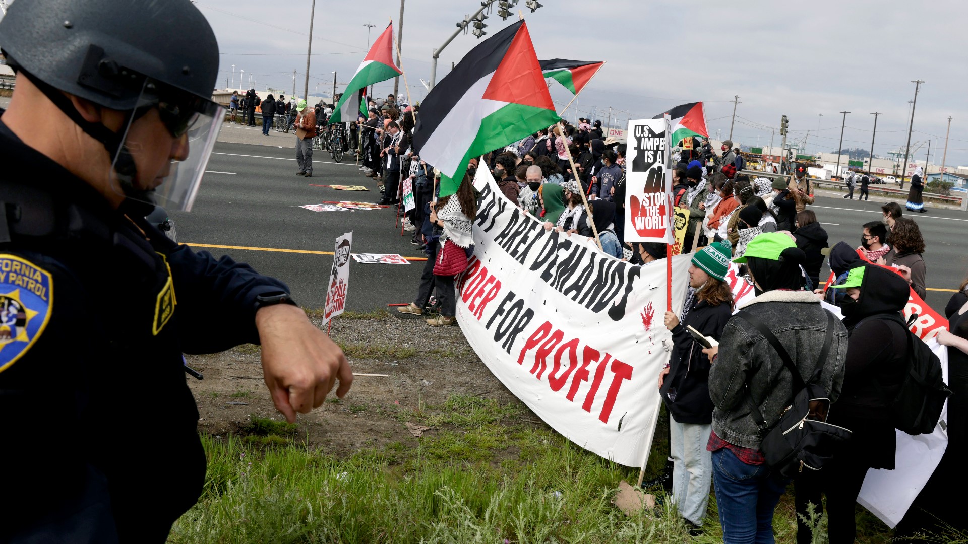Golden Gate Bridge shut down over pro-Palestinian protest | fox43.com