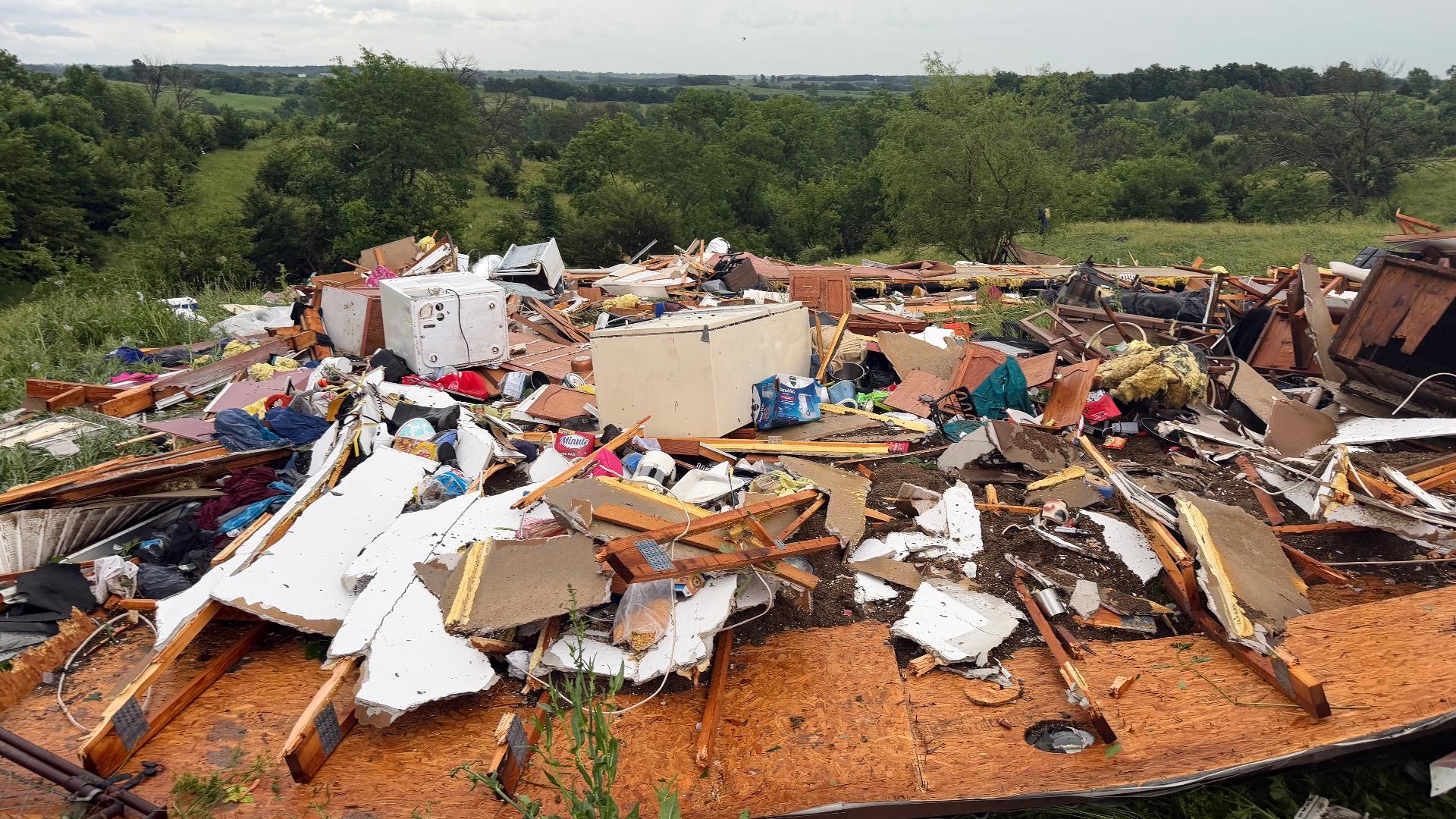 Tornadoes pummel communities outside Chicago, tearing up homes and ...