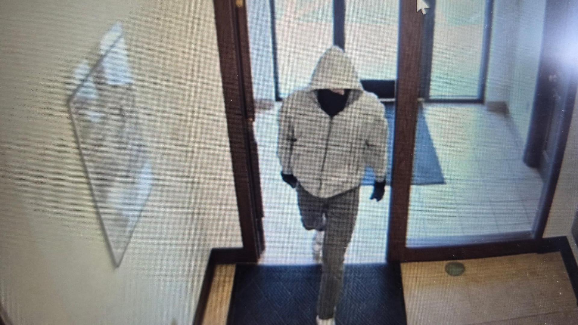 Suspect caught a day after Kentucky bank robbery shooting that left two ...
