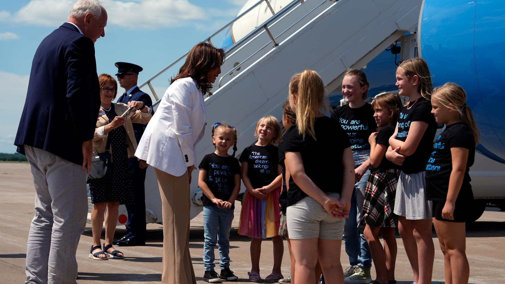 Harris and Walz draw crowds in Wisconsin and Michigan | localmemphis.com