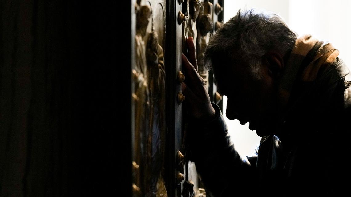 Pope delivers traditional Christmas address, urges people to silence ...