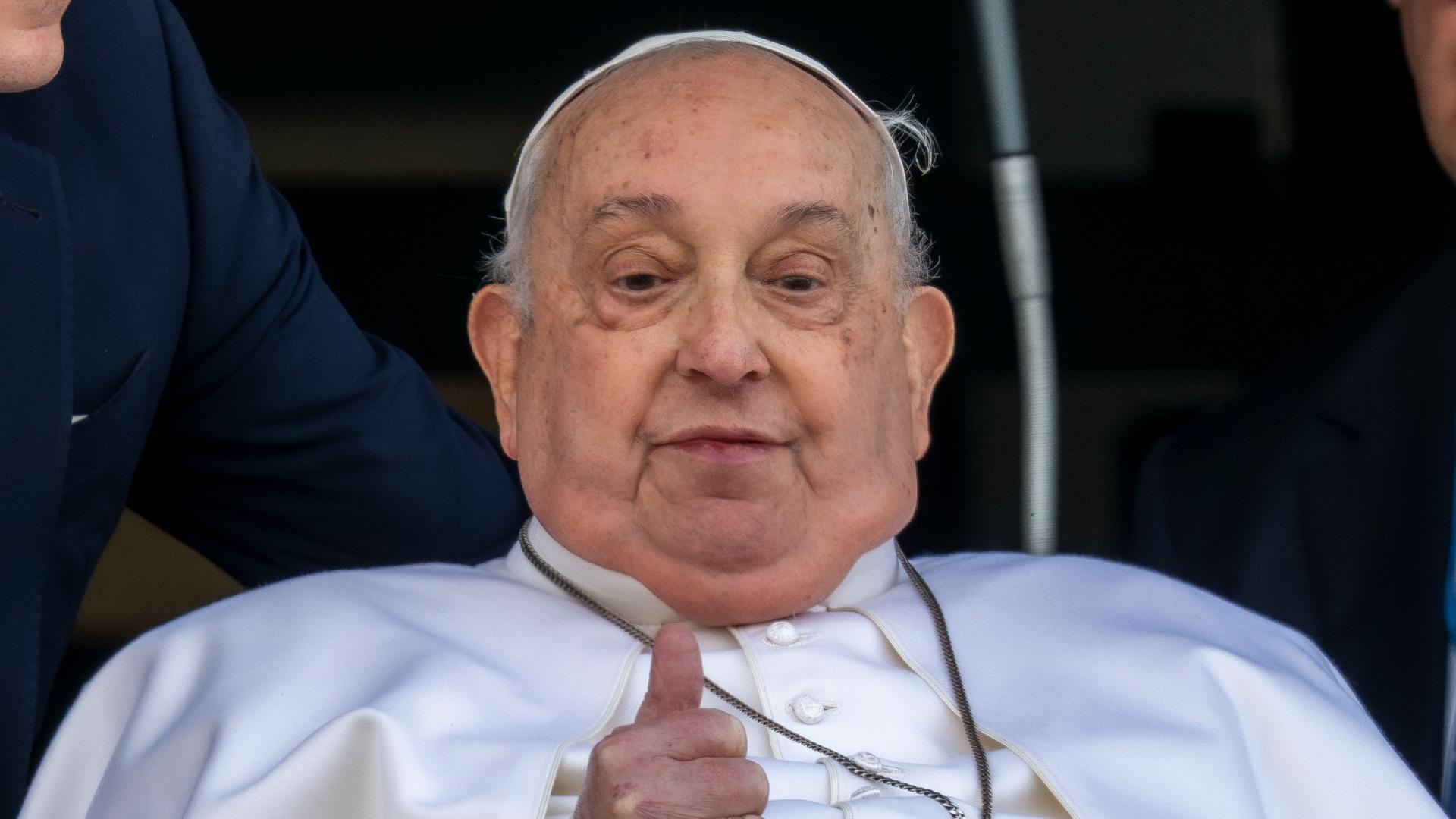 Pope Francis' doctors considered stopping treatment to 'let him go ...