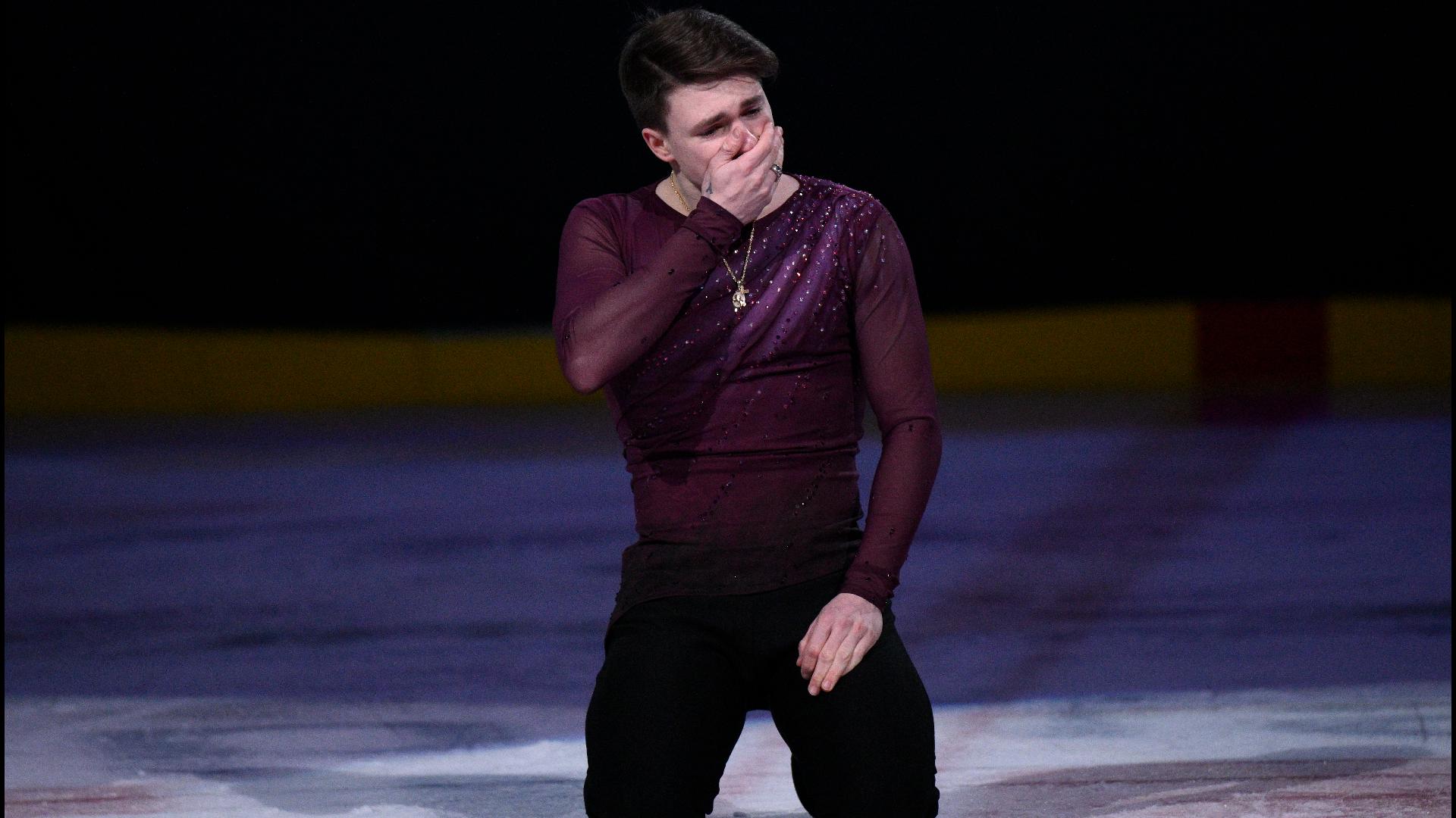 Maxim Naumov skates in tribute to parents after tragic plane crash ...