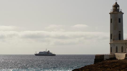 Health officials monitor US passengers who were aboard cruise ship with ...