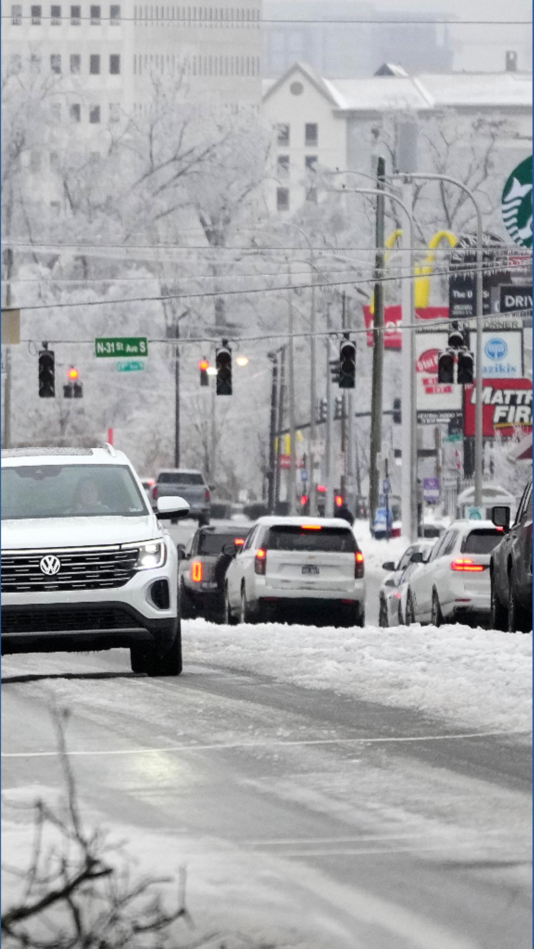 Nashville residents seek shelter after ice storm, while neighbors help ...