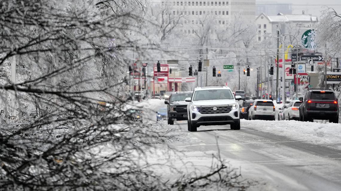 Nashville residents seek shelter after ice storm, while neighbors help ...